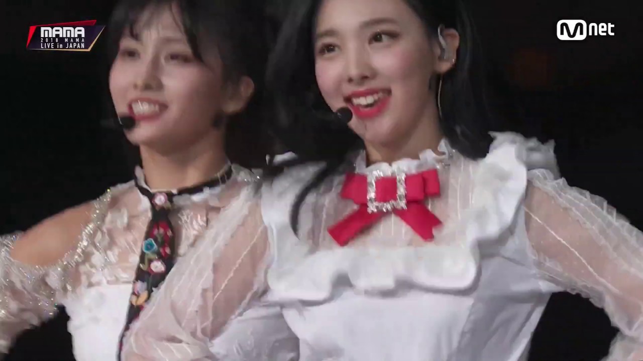 TWICE_What is Love?│2018 MAMA頒獎典禮 亞洲音樂盛典in日本 演唱會HD - YouTube