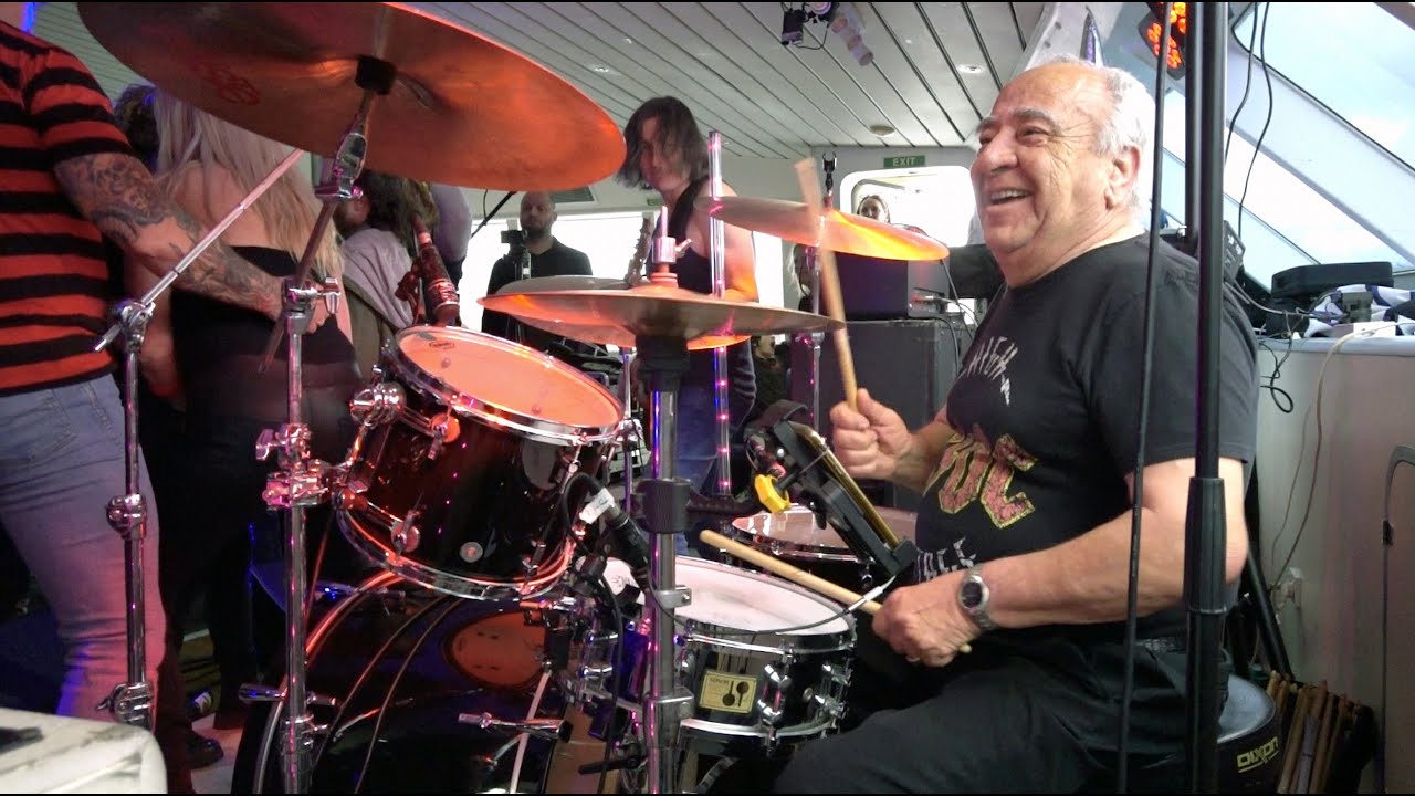 "It's a Long Way to the Top ... " AC/DC cover by Dirty Deeds w. Tony ...