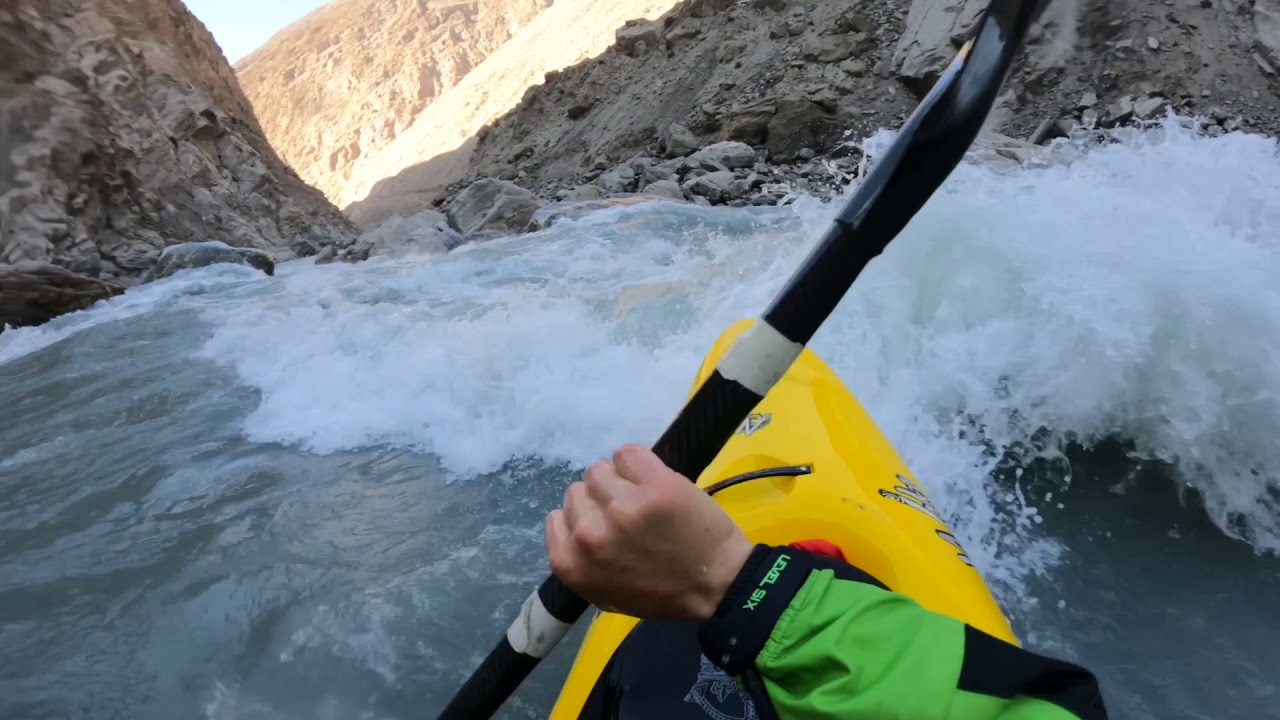 Whitewater Kayaking in Pakistan on the Indus River - YouTube