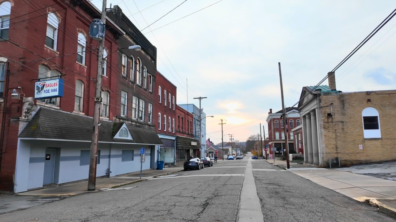 Inside The Forgotten Village of Leetonia, Ohio - YouTube
