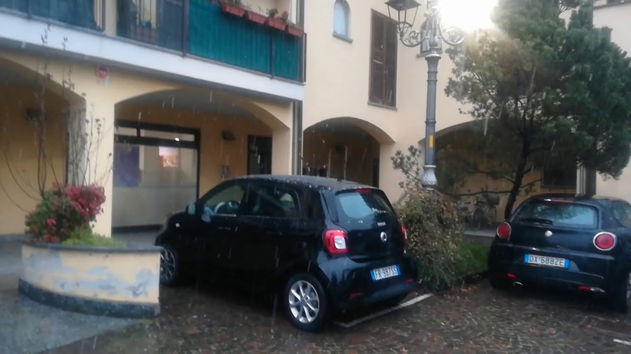 Snow fall in Milan. 2 dec 2020 Nice very Nice - YouTube