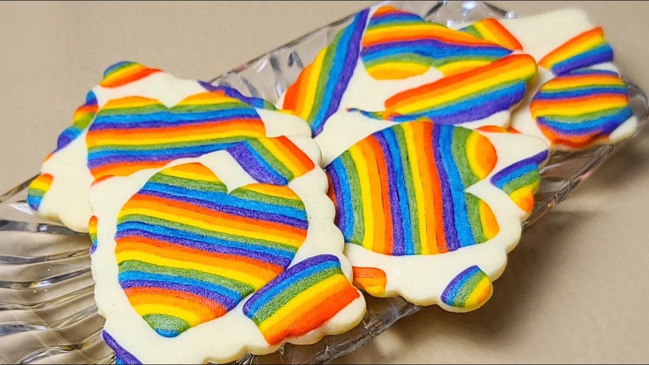 HOW TO MAKE A BEAUTIFUL RAINBOW PRIDE COOKIE 🌈🌈 - YouTube