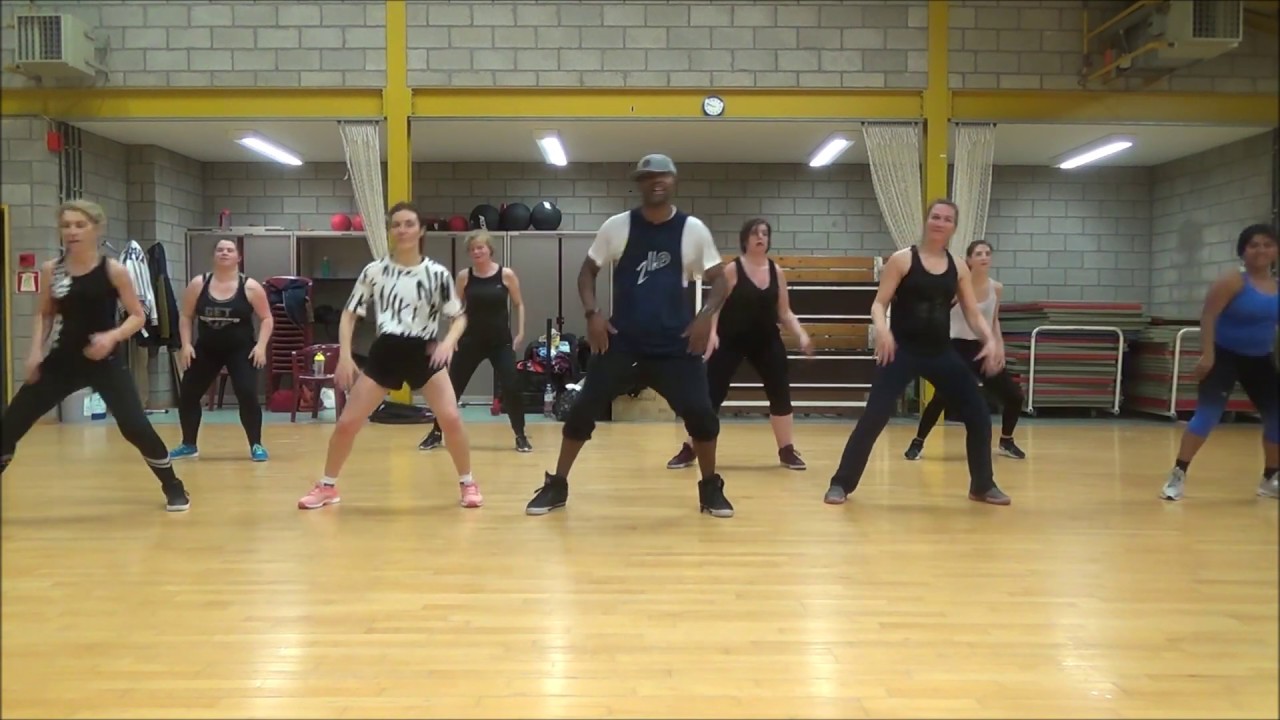 Rulando el Rulo-Zumba® With Iho - YouTube
