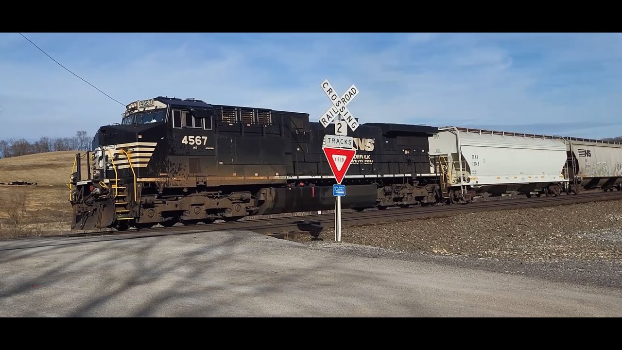 8-Axle Flatcar, NS #4567 and Santa Fe Hopper Highlights of East ...