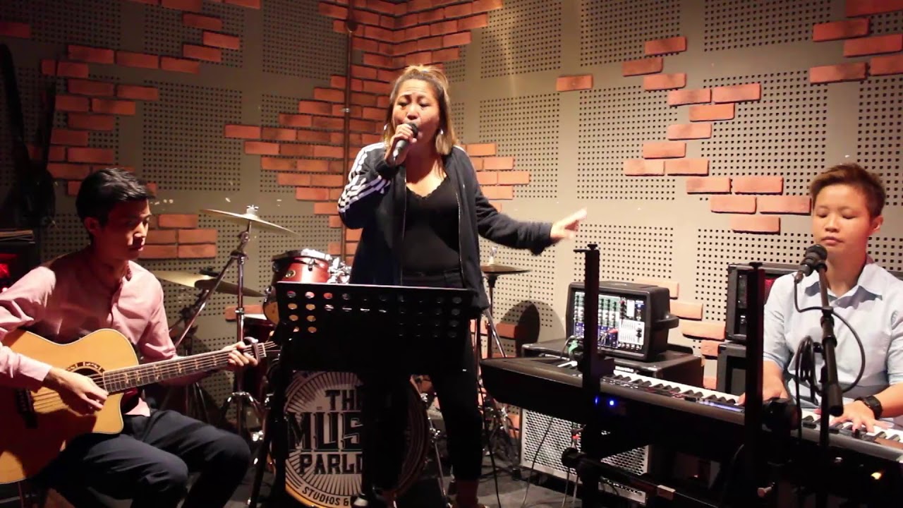 Amy Winehouse - Valerie (CCT Cover) - YouTube