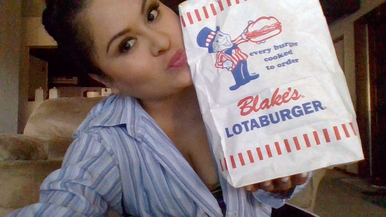 Blake's Lotaburger Breakfast Burrito - YouTube