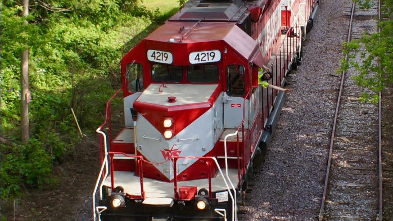 Amazing crew on the Reedsburg Rocket at Lodi with WAMX 4219 and 4223 ...