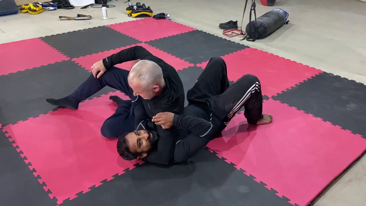 How to escape the side headlock - YouTube