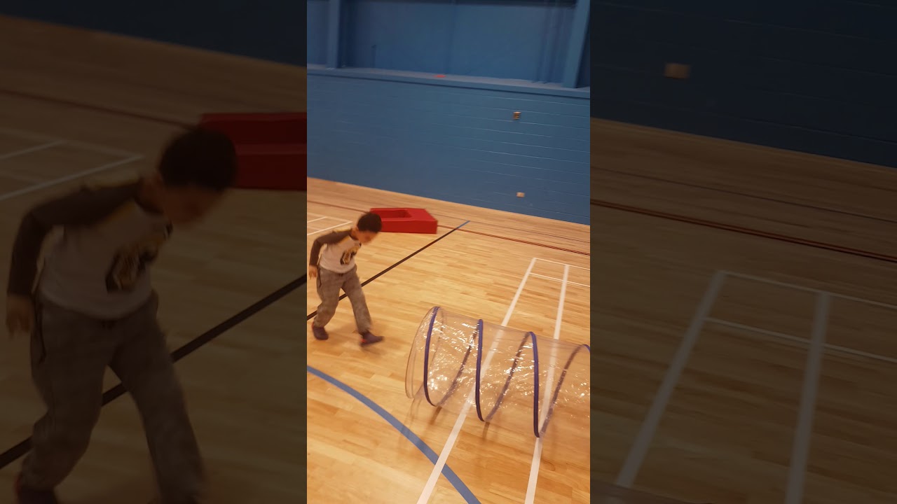 Assault course kid - YouTube