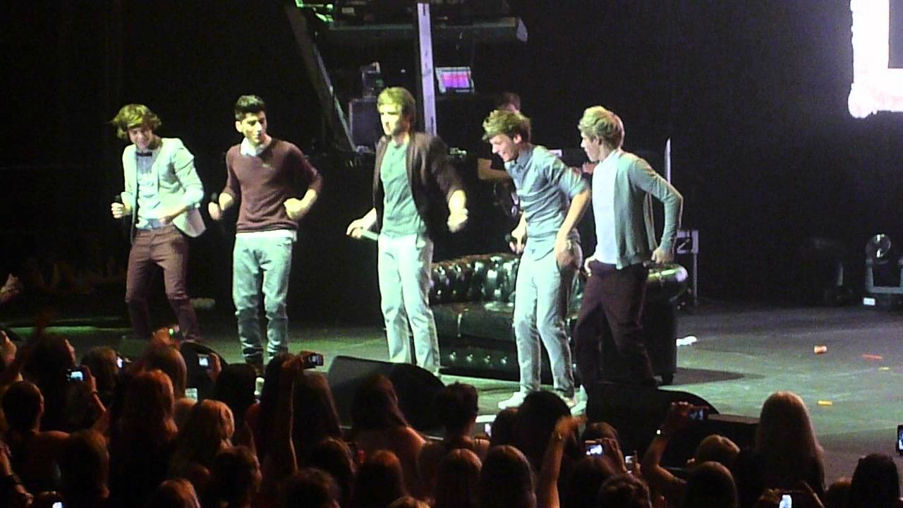 ONE DIRECTION - CHEERLEADING - LIVE IN CONCERT - YouTube