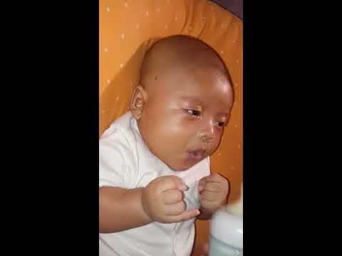 Bayi minta susu