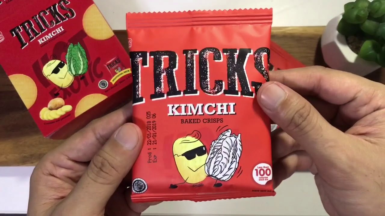 Unwrapping Tricks Kimchi baked potato chips - YouTube