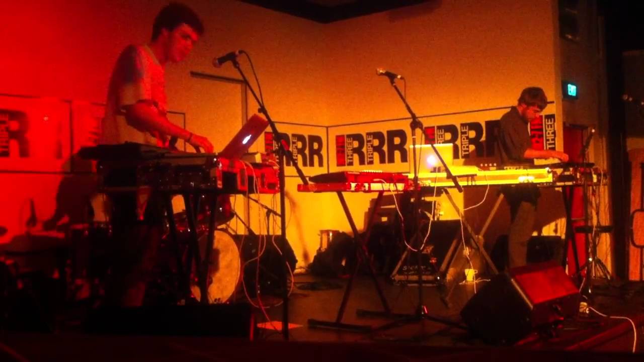 Seekae - 'Blood Bank' (live at the Triple R Performance Space) - YouTube