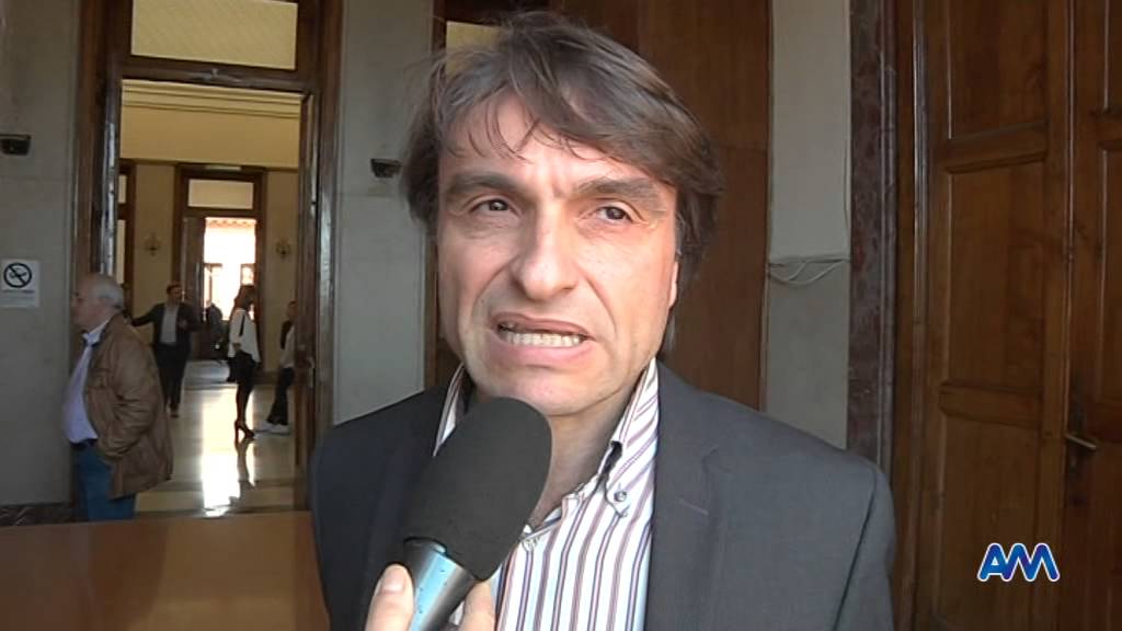 Intervista Mario Rizzo su sfiducia Accorinti - YouTube