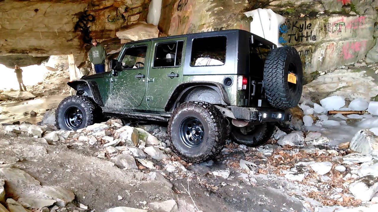 CAVES ROCK CRAWLING JEEP - YouTube