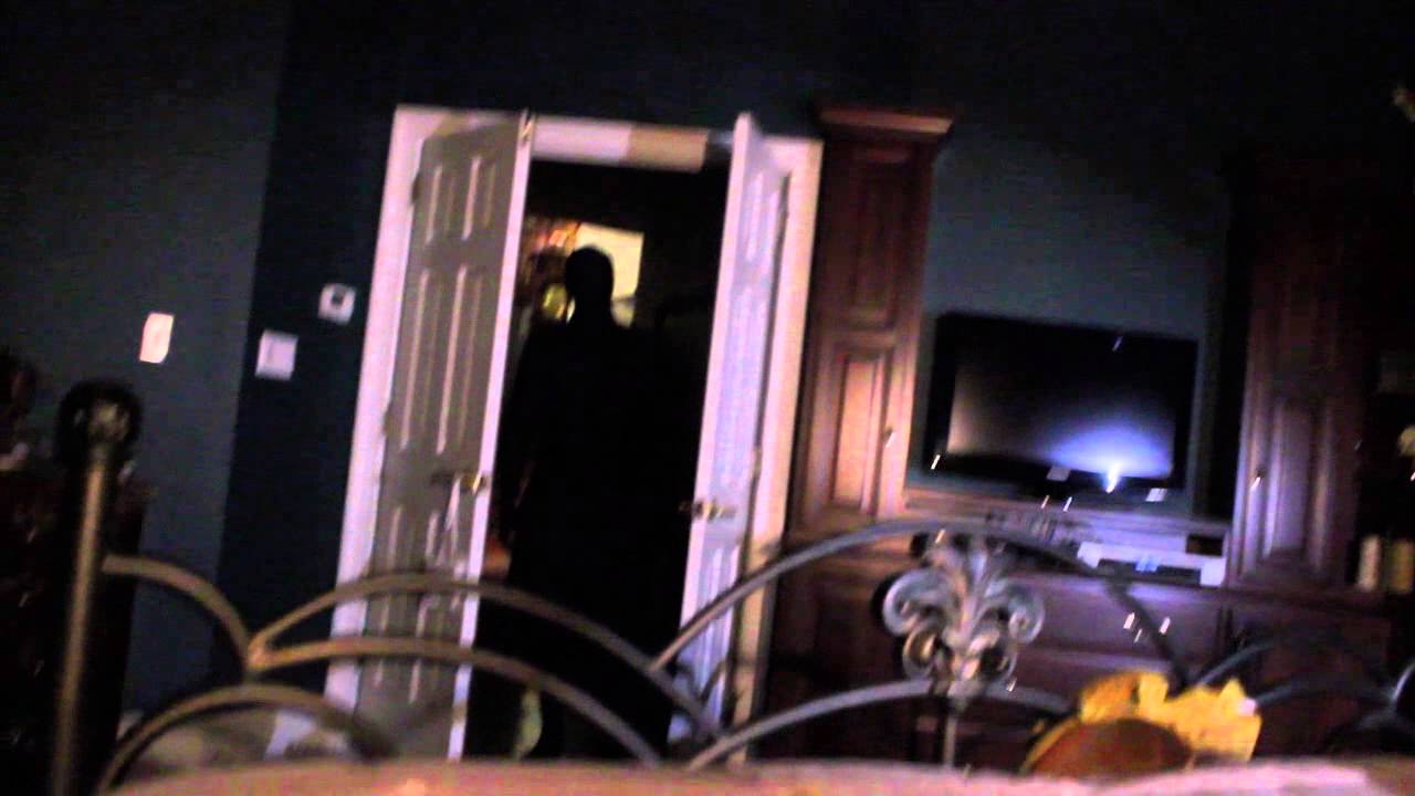 Morphsuit Scaring Friend's Mom Prank - YouTube