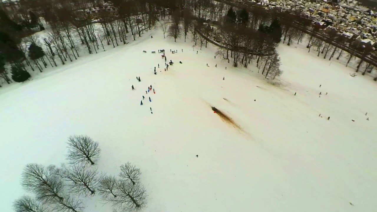 Winter Sledging At The beautiful Barshaw Park Paisley - YouTube