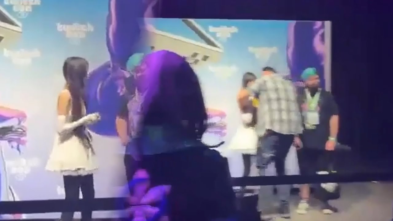 Emiru assaulted | Shocking TwitchCon Moment Caught on Camera - YouTube