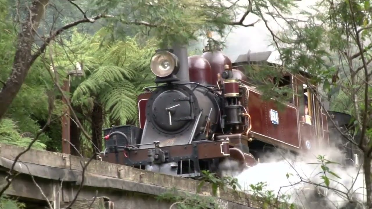 Forever Autumn on Puffing Billy - YouTube