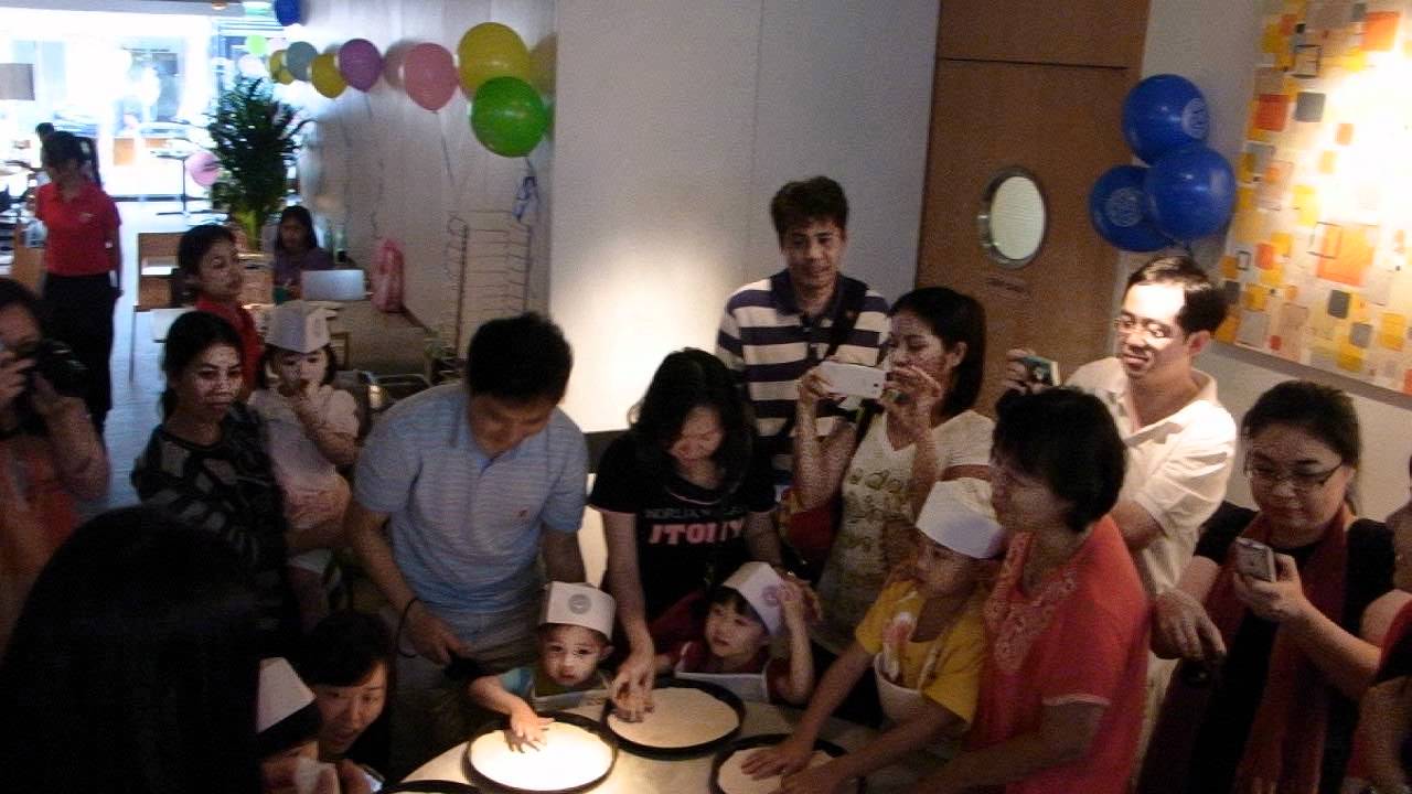 Matthew's Pizza Express Party #10 - YouTube