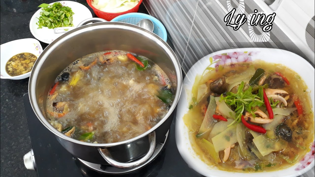 How to make crab brain sour soup | របៀបធ្វើសម្លរម្ជូរខួរក្ដាម - YouTube