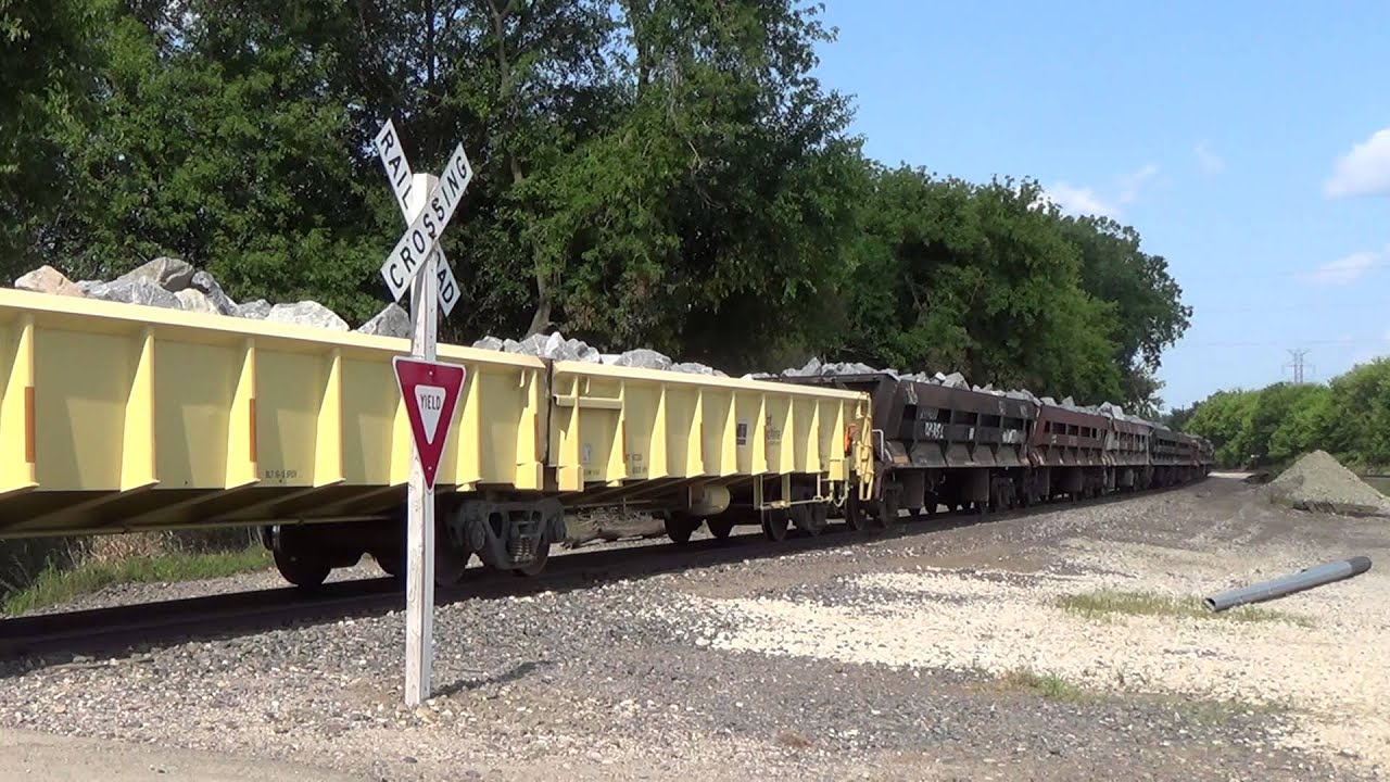 UP 4065 On the CR line at Otis - YouTube