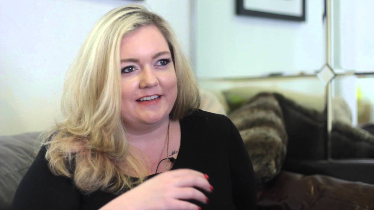 Interview with Colleen Hoover - YouTube