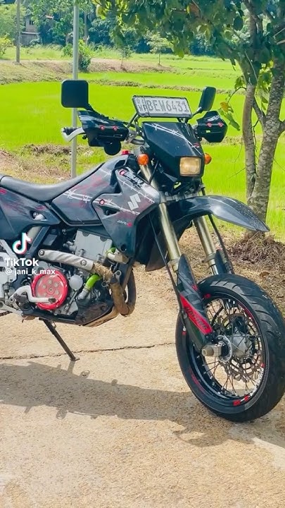 Suzuki Drz400sm ... කොල්ල ආසම උස එවා...😎😍😍#srilanka #shortvideo #trending #viralvideo - YouTube