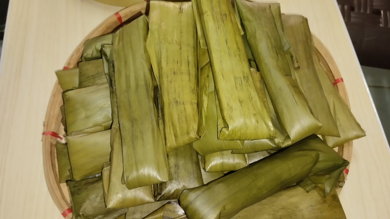 Gumawa kami ng suman malagkit ng bigas first time ko gumawa nito ...