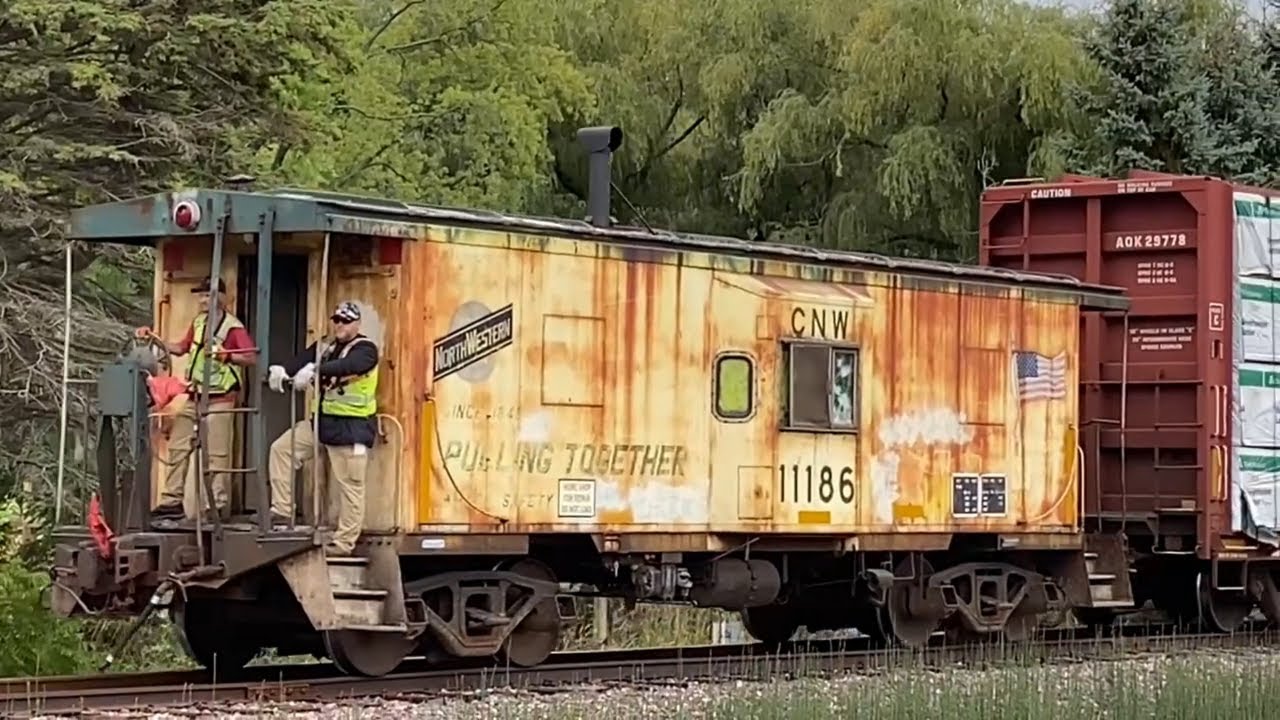 Union Pacific GP60 + CNW Caboose in Sheboygan: A Spectacular Sight ...