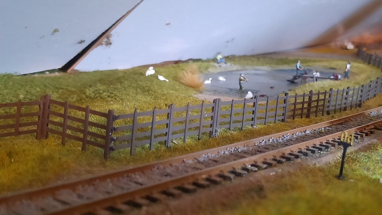 Wills wooden lineside fencing - YouTube