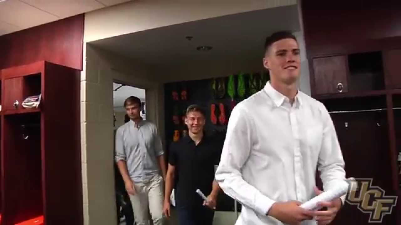 UCF Men's Soccer Team Checks Out New Locker Room - YouTube