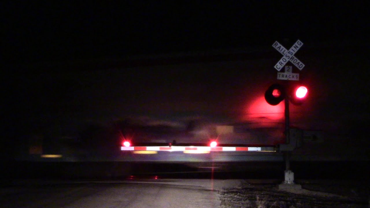 UP 8424 East in Morrison, IL 10/28/20 - YouTube