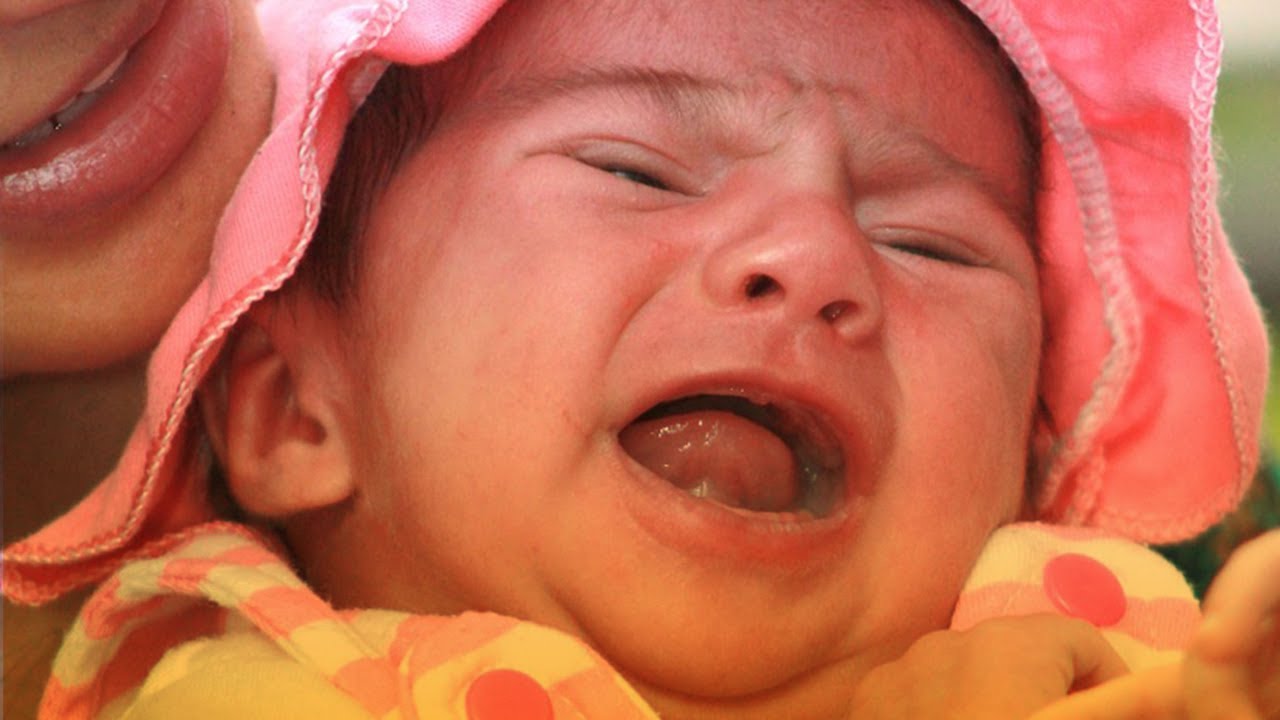 Por qué llora el bebé: cólicos - YouTube