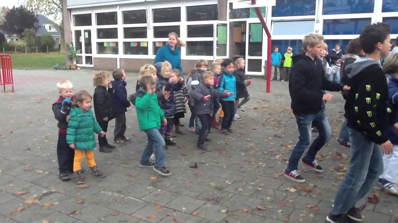 Springplank Rumpt: flashmob Hallo Wereld - YouTube