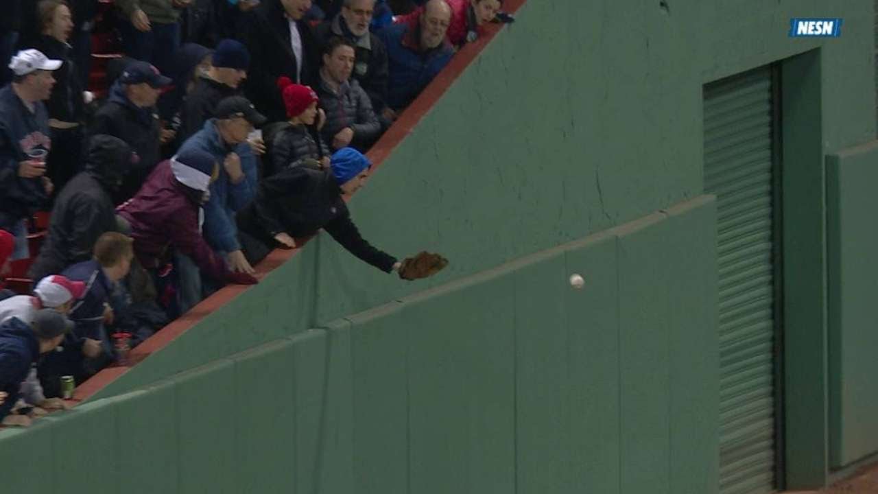 NYY@BOS: Hanigan awarded double on fan interference - YouTube