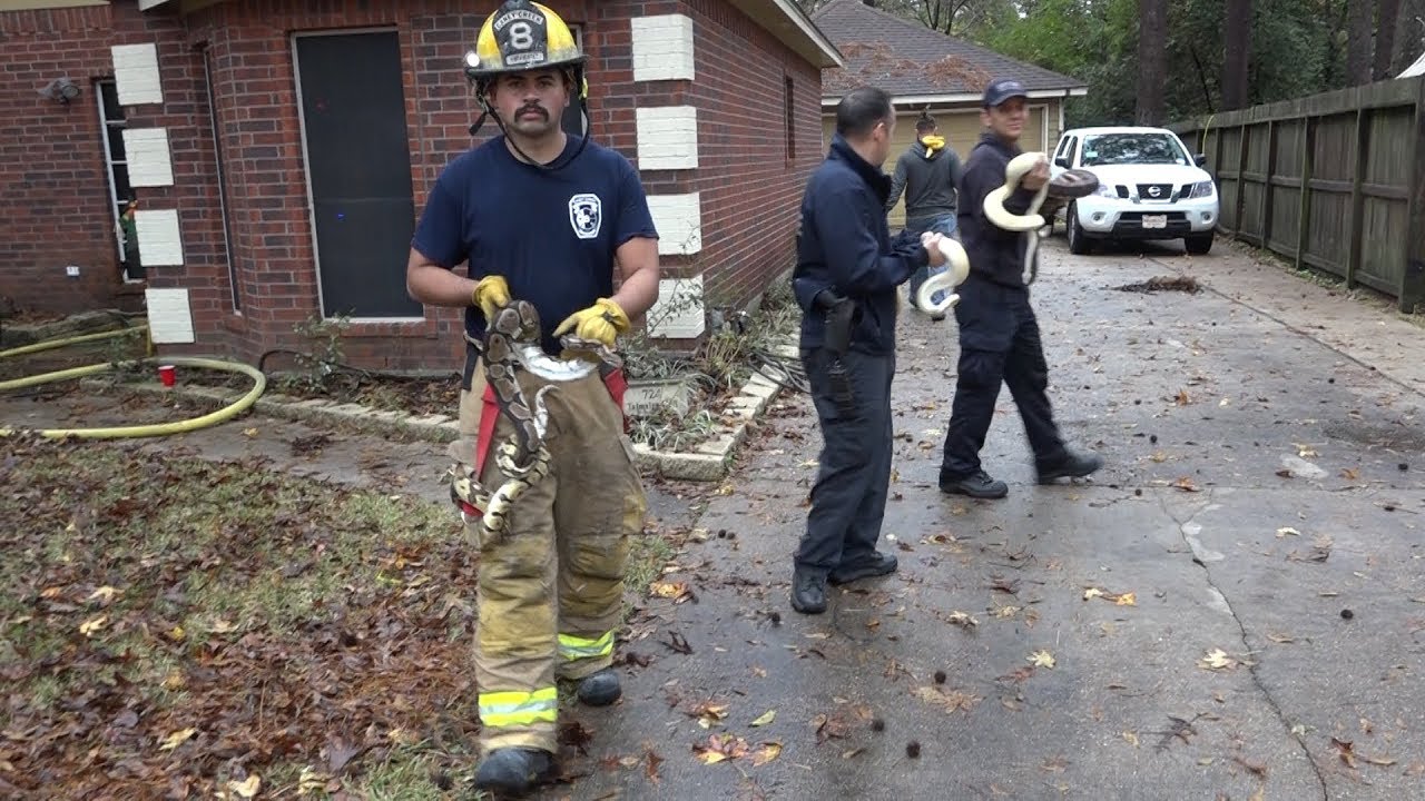 120818 HOUSE FIRE WITH UNUSUAL RESCUE - YouTube
