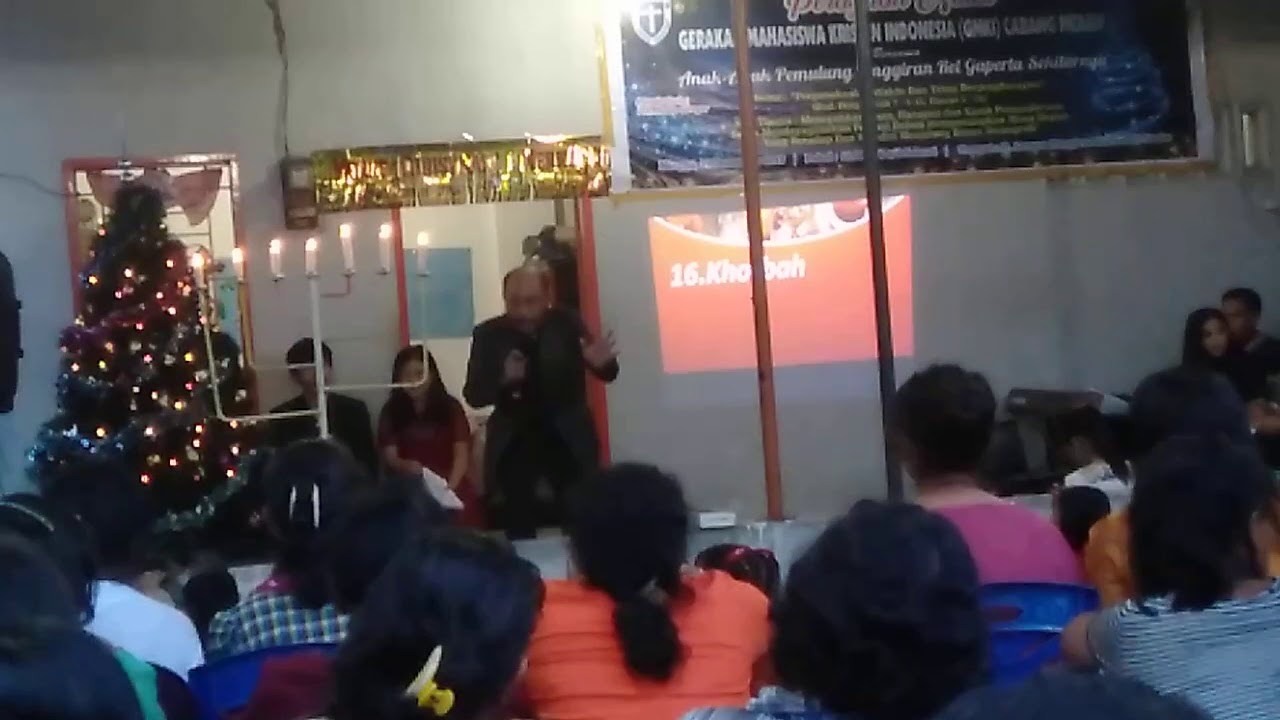 Perayaan Natal GMKI cabang Medan bersama anak pemulung pinggiran rel ...