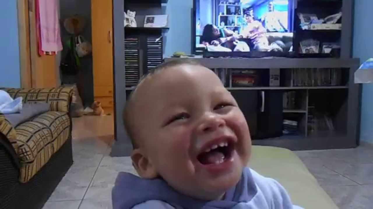 bebe dando risada muito engraçado - YouTube