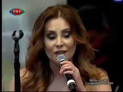 Funda Arar - Aşksız Kal  (Konser Canlı Performans)