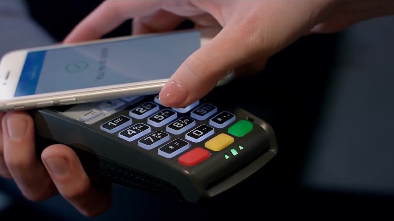 Scammers used contactless payment to steal $300 from Denver woman's ...