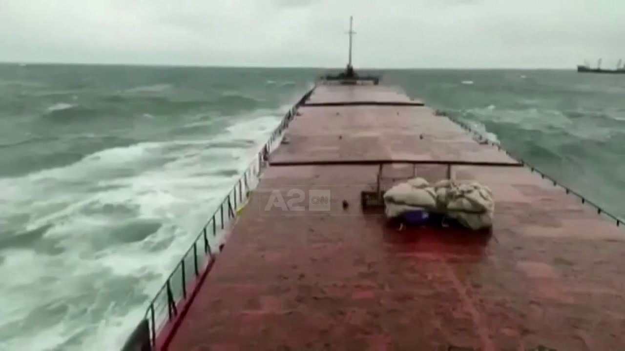 Cargo ship splits in half because of huge waves in Black Sea - YouTube