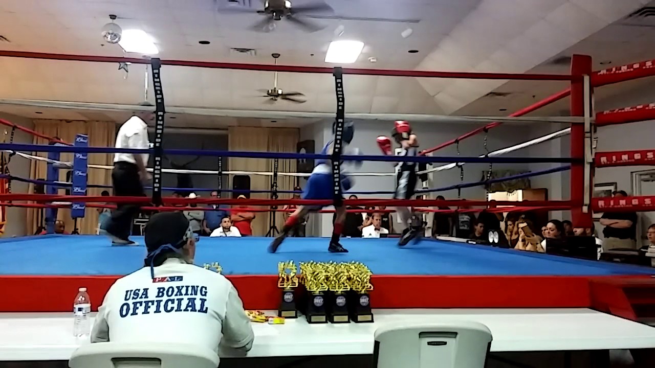 First fight round 1 - YouTube