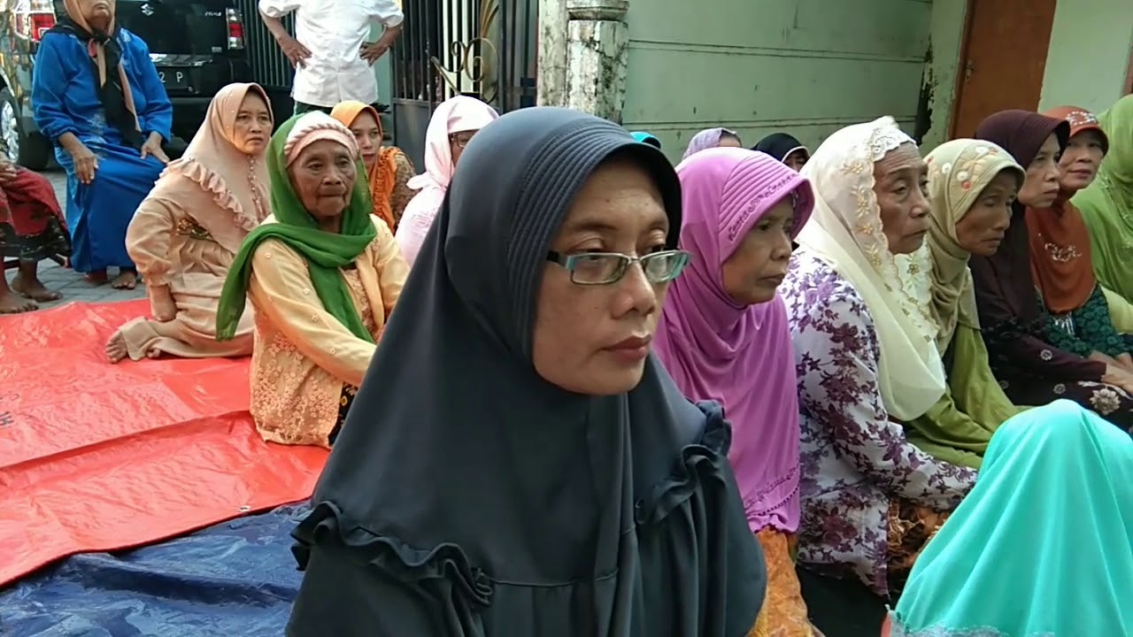 Santunan Yatim dan Dhuafa Ibu Ibu Kampung Pia 2019 - YouTube