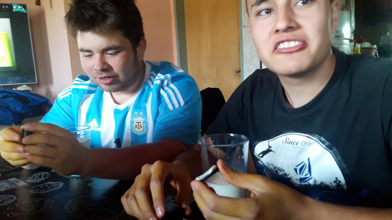 Tutoriales estúpidos #1 Como comer una oreo v2.0 ft Agus (? - YouTube