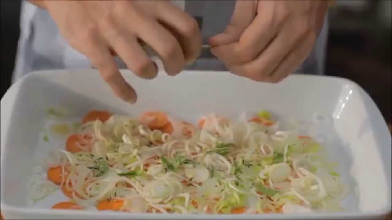 Filé de congrio rosa com ervas frescas e legumes ao forno - YouTube