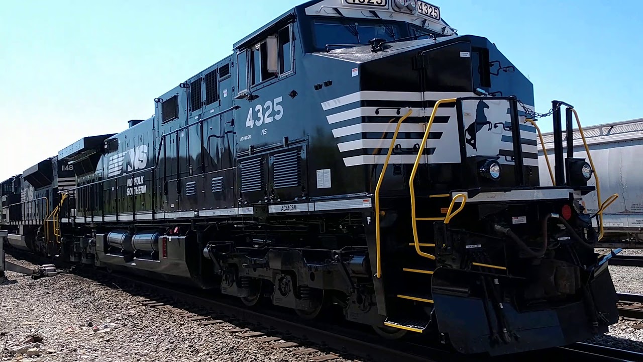 CSX & Norfolk Southern at Hopple St Bridge Cincinnati Yard - YouTube