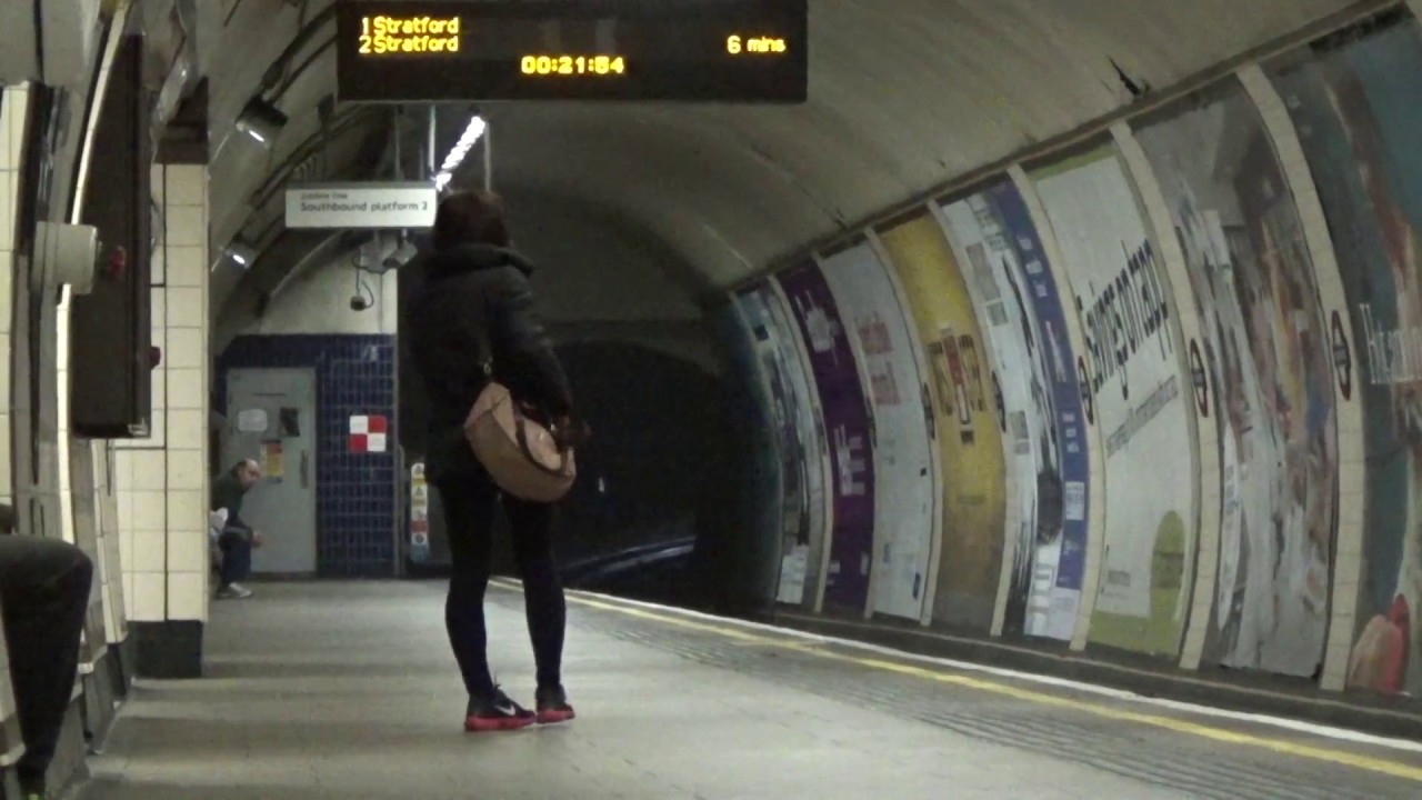 London Underground 1996 Stock 96021 and 96023 at St. John's Wood - YouTube
