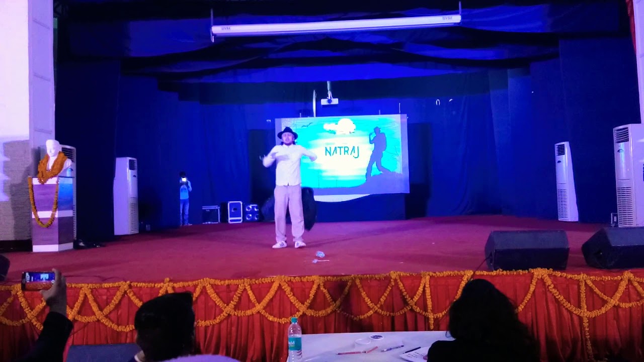 Harshvardhan bhan aka funky judge showcase in Kashiyatara IIT BHU 2k18 ...