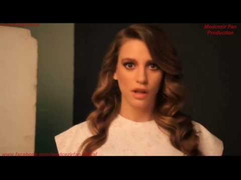 Vine Serenay Sarıkaya Selfie